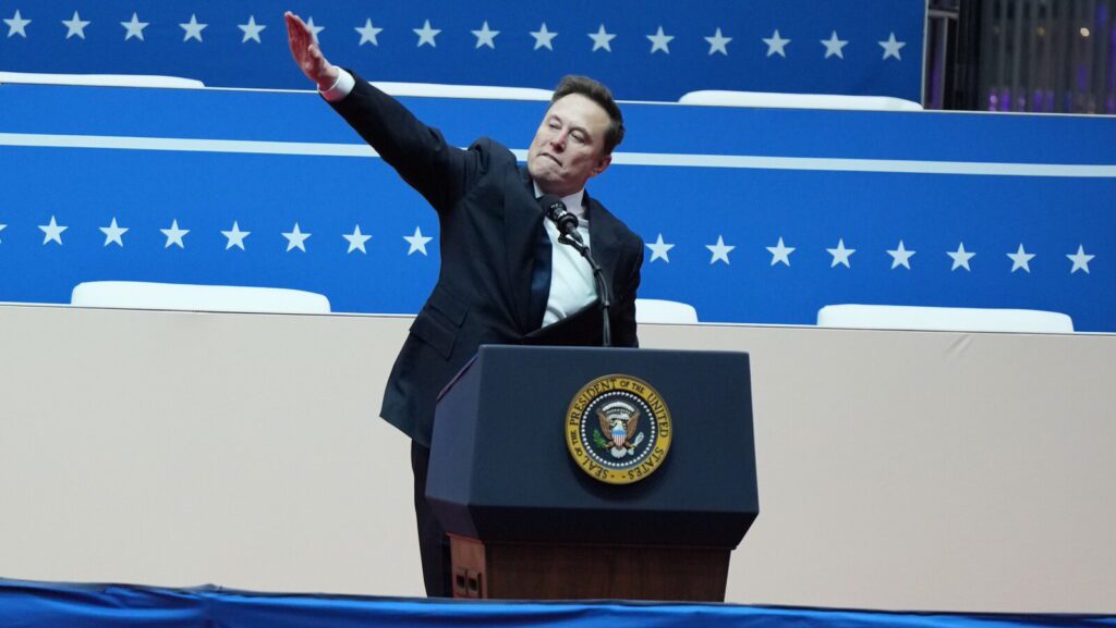 Magnata ianque Elon Musk vira primeiro trilionário enquanto 673 milhões ...